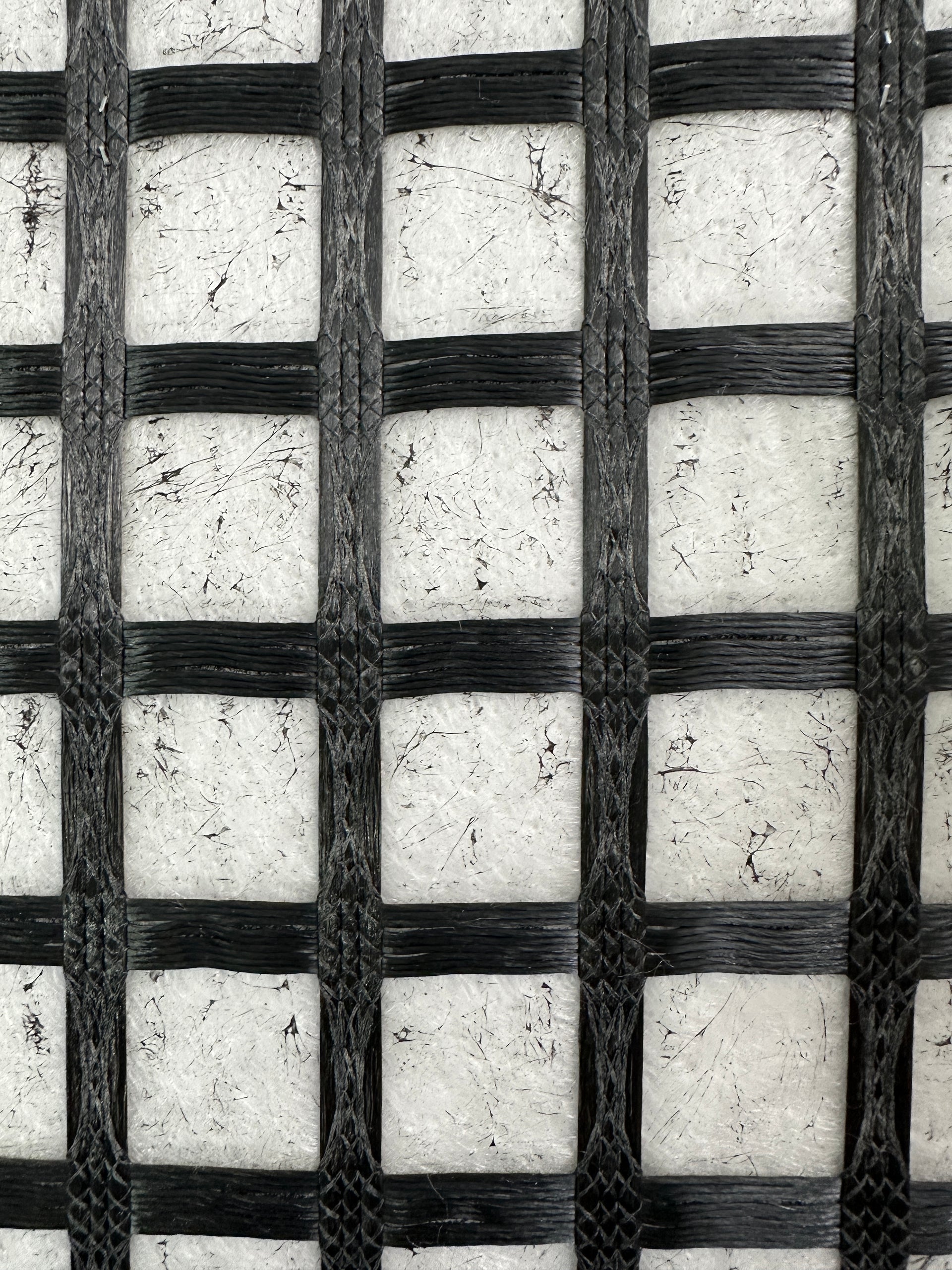 Geokomposite: Kombination aus Geogitter und Geotextil (Vlies ...